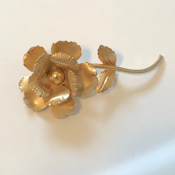 giovanni | Jewelry | Vintage Signed Giovanni Gold Tone Flower Brooch ...